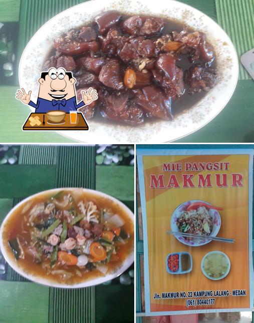 Mie Pangsit Makmur cafe, Medan - Restaurant reviews