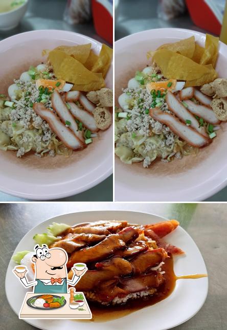 Khao Moo Daeng Soi Phutthabucha 1, Bangkok - Menú del restaurante ...