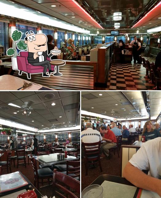 Menlo Park Diner, 1475 US-1 in Edison - Restaurant menu and reviews