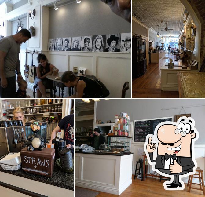 Devour Café, 1798 Central Ave in Dubuque - Restaurant menu and reviews