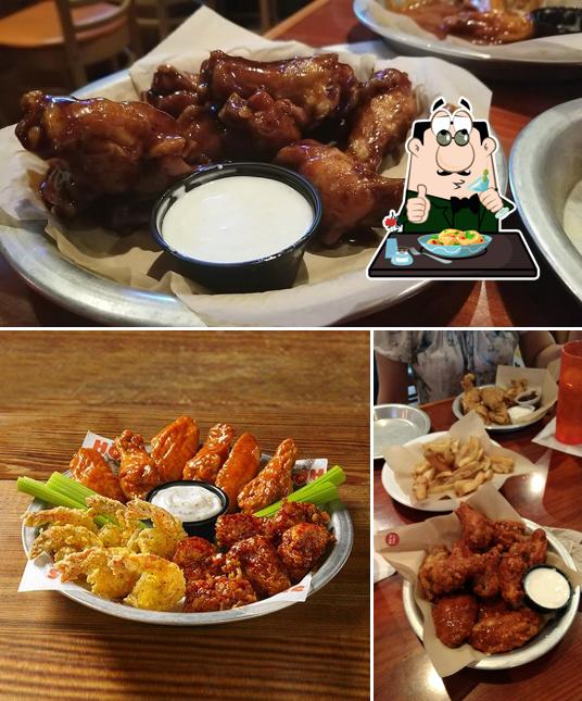 Hooters, 877 S Babcock St in Melbourne - Restaurant menu and reviews