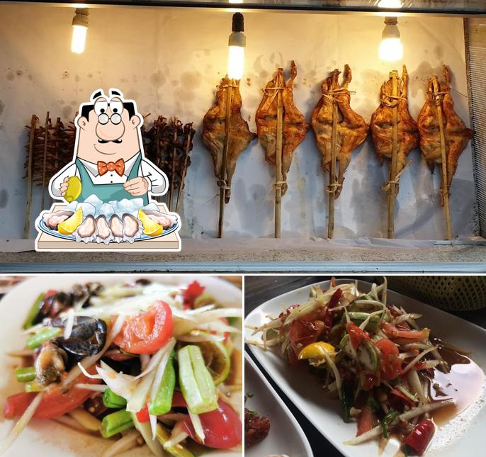 ร้านครูปิ้วไก่ย่าง ทางพาดภูเวียง & ของฝาก restaurant, Nong Ruea ...