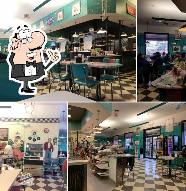 Comets Diner in Tyngsborough - Restaurant menu and reviews