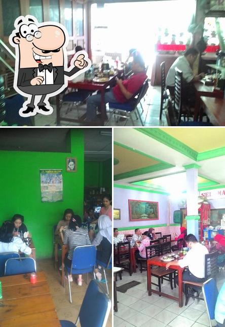 Restoran Minang Putra restaurant, Depok, Jl. Raya Bogor No. 7.km33 ...