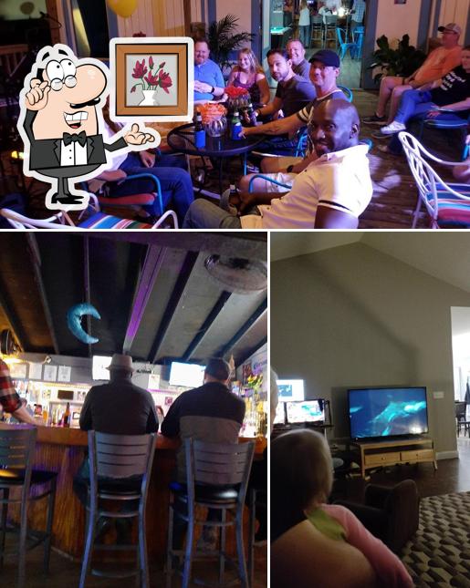 Blue Moon Bar in Wynnehaven Beach - Restaurant reviews