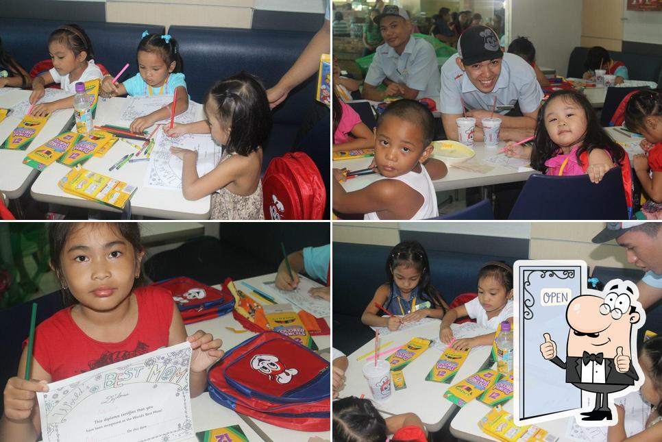 Jollibeelianas Evacom Kids Club, Parañaque - Restaurant reviews