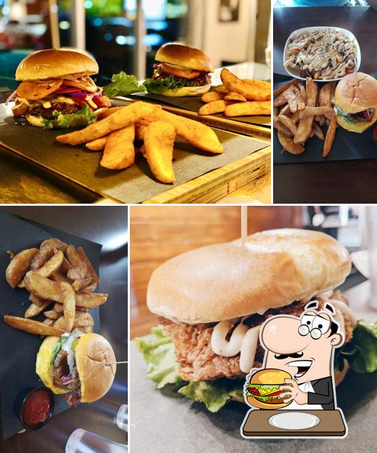 Showtime Bistro in Toronto - Restaurant menu and reviews