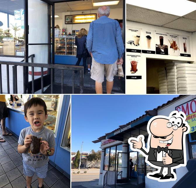 Moon Donuts in Redondo Beach - Restaurant menu and reviews