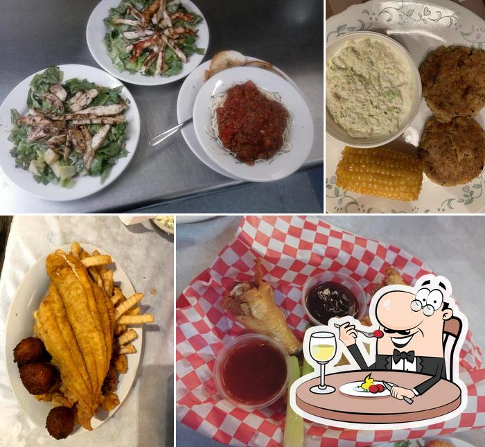 Pirates Deck, 5827 E Oak Island Dr in Oak Island - Restaurant reviews