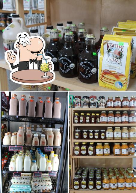 The Farmer's Creamery of Michigan (Dairy Store & Farm Kitchen), Mio ...