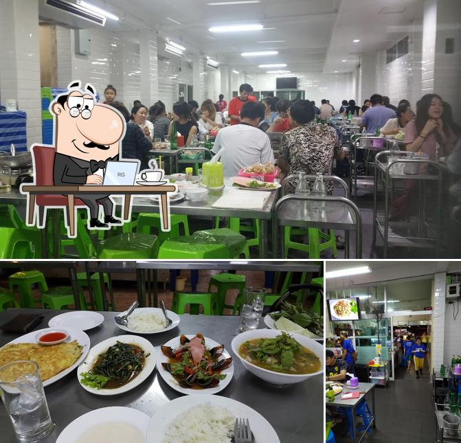 Jaekoy เจ๊ก้อย ส้มตำอาหารอีสาน restaurant, Bangkok, ตึกยุพินอพาร์ทเม้น ...