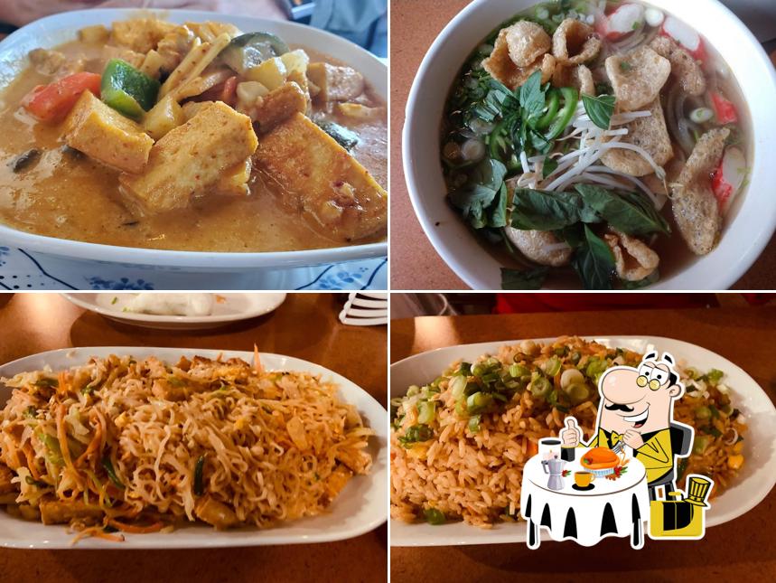 PhoComa, 154 N Broadway in Green Bay - Restaurant menu and reviews