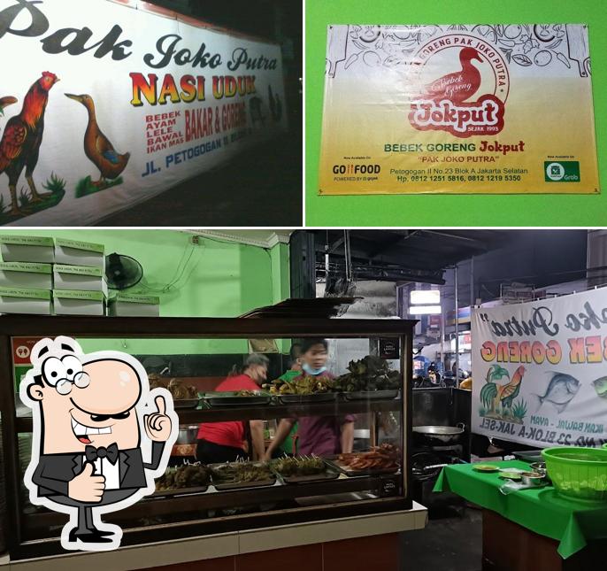 Bebek Goreng Pak Joko Putra restaurant, South Jakarta, Jl. Petogogan II ...