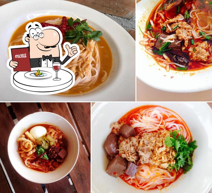 น้ำเงี้ยวตาแห้ง Tahang northern food Chiangmai Thailand restaurant ...