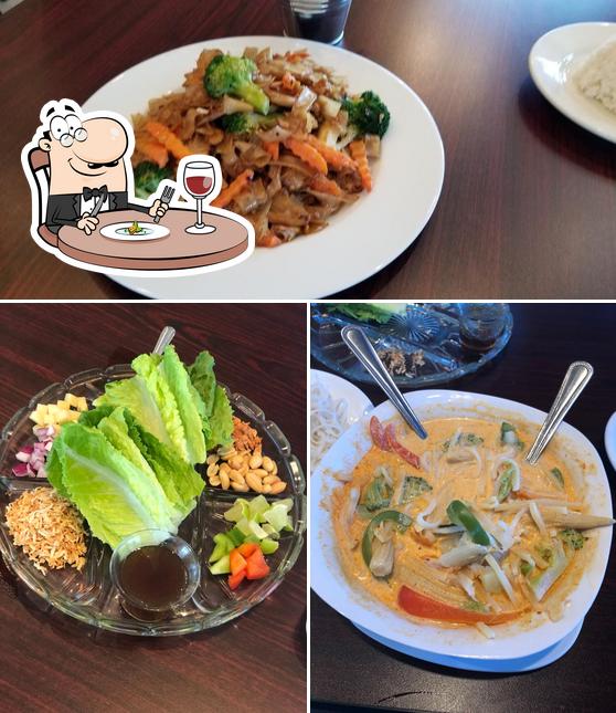 Happy Thai Restaurant in Bloomington - Restaurant menu and reviews
