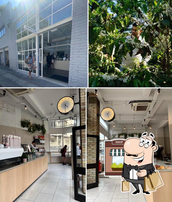 Rosslyn Coffee Queen Victoria Street in London - Restaurant reviews