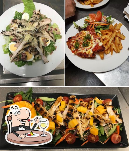 Cooee Hotel, Saint Georges Basin - Restaurant menu, prices and reviews
