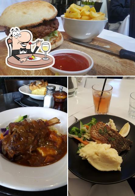 Emerald Hotel in South Melbourne - Restaurant menu and reviews