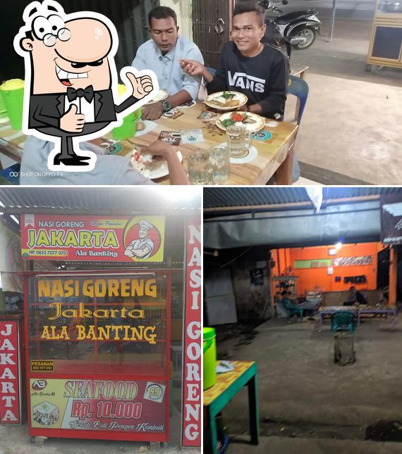 Nasi goreng jakarta Ala banting. Ayam penyet nasi kuning, Pineung Siri ...