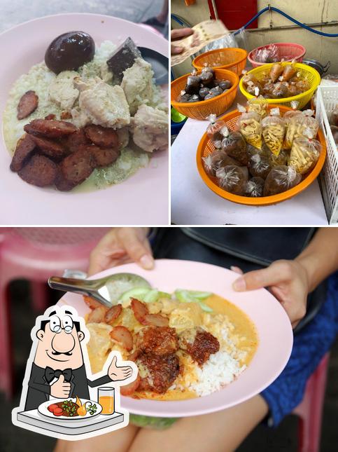 Jek Pui Curry, Bangkok - Restaurant menu, prices and reviews