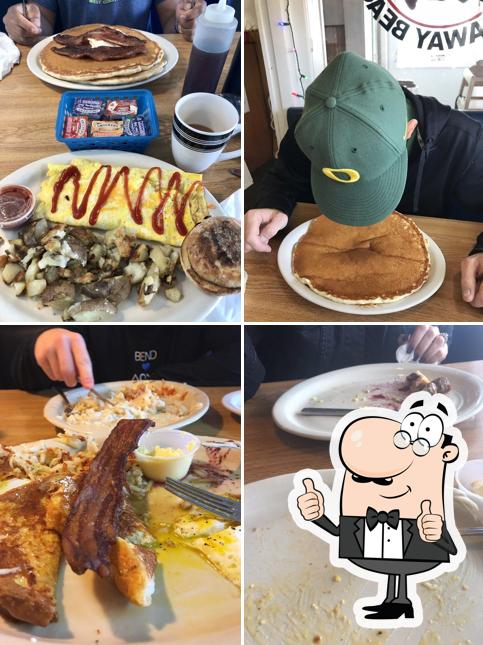 Grumpy's Cafe in Rockaway Beach - Restaurant menu and reviews