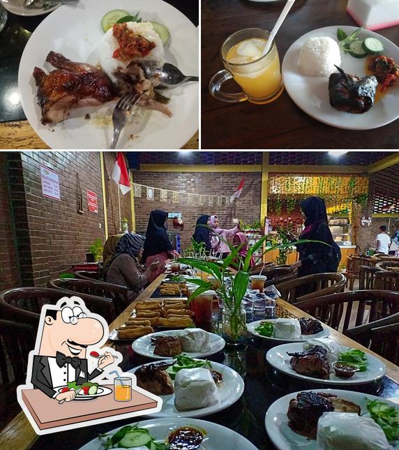 Ayam Guling Tumijah, Temanggung - Restaurant menu, prices and reviews