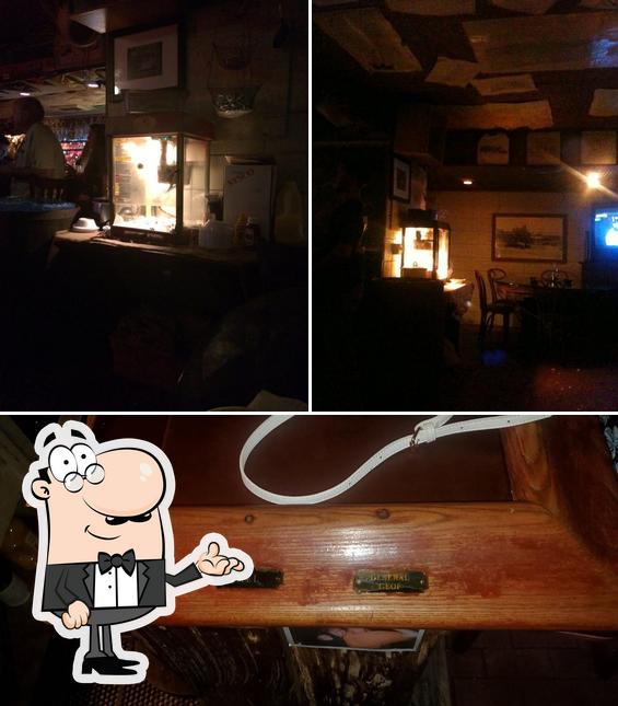 Chart Room Cocktail Lounge, Key West - Restaurant menu, prices and reviews