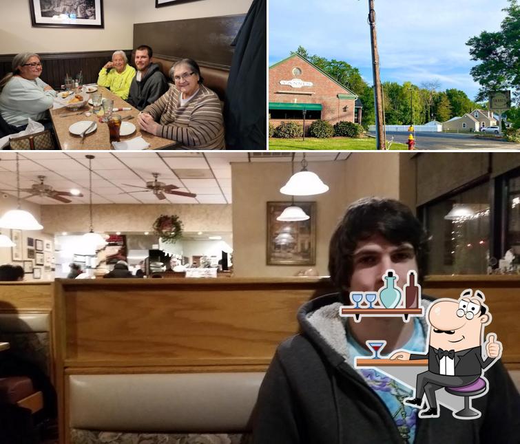 Yannis Pizza Restaurant, Newington - Restaurant menu, prices and reviews
