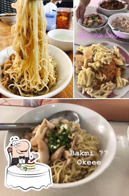 Mie Ayam Pinangsia restaurant, Jakarta, Pinangsia Raya - Restaurant ...