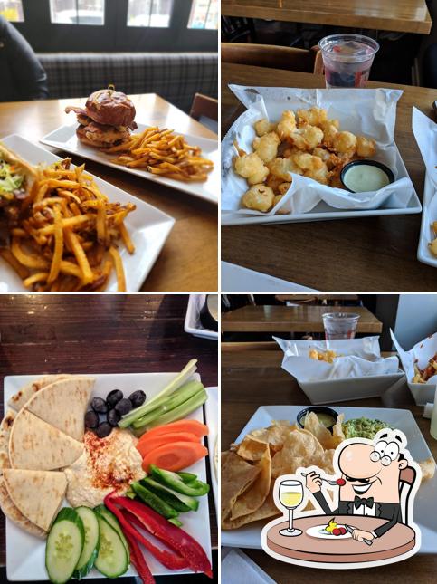 Commonwealth Tavern, Chicago - Restaurant menu, prices and reviews