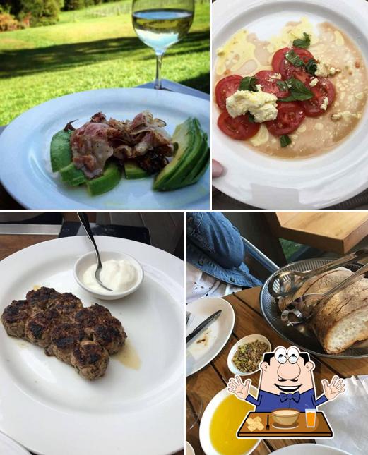 Foxeys Hangout, Red Hill - Restaurant menu, prices and reviews