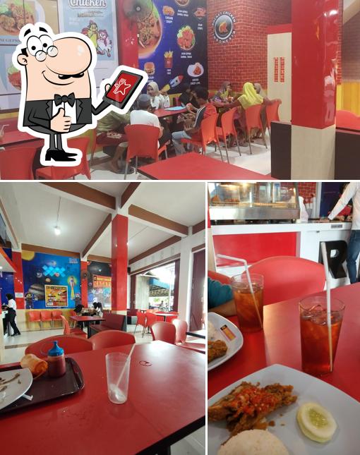 ROCKET CHICKEN NAGARA DAHA restaurant, Indonesia - Restaurant reviews