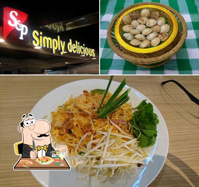 S&P IT Square Lak Si restaurant, Bangkok, VHPJ+JJM อาคาร IT Square ...