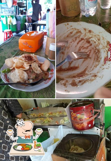 Gado Gado & Es Panekuk Pak Yono, Semarang - Restaurant menu, prices and ...