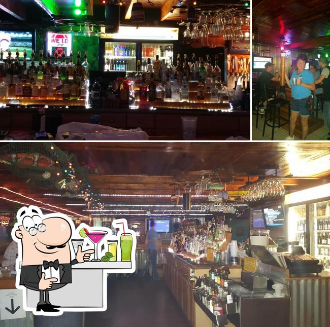 Shipwreck Lounge, 48 US-19 S in Inglis - Restaurant reviews