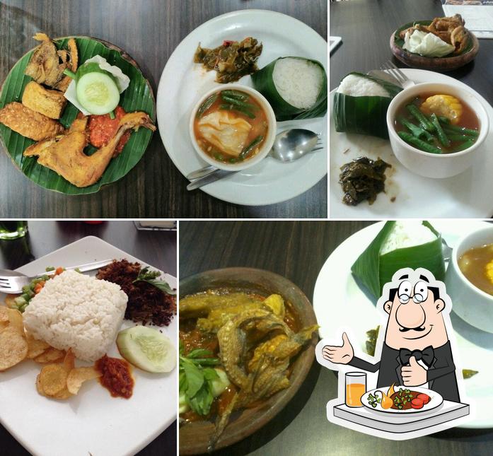 Kampar Batik & Resto restaurant, Surabaya, Jl. Indragiri No.43 ...