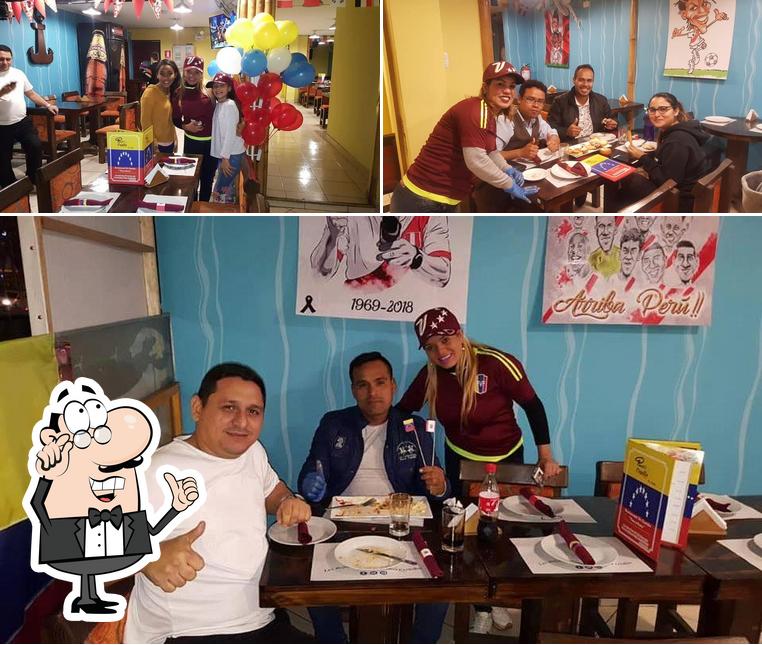 Puerto Criollo de noche, Restaurante de comida Venezolana., Lima ...