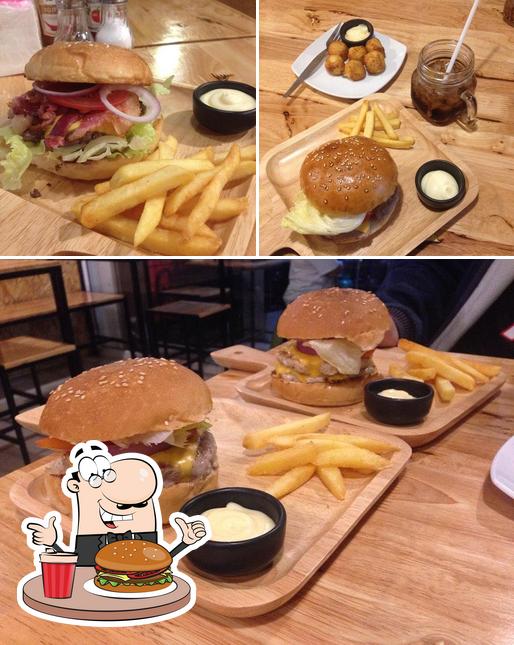 Burger Cage restaurant, Ban Puek - Restaurant reviews