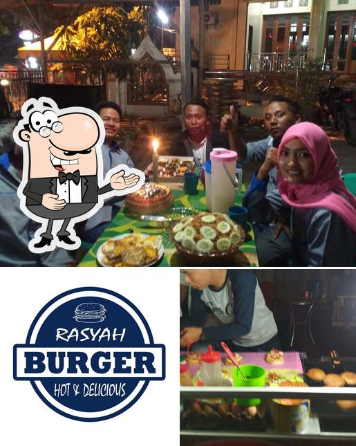 Restaurante RASYAH BURGER, Medan, Jl. Tempuling No.108 - Opiniones del ...