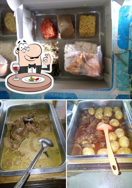 warung Rujak Dan Parkir Motor "Ratna Wati" restaurant, Kepulungan ...