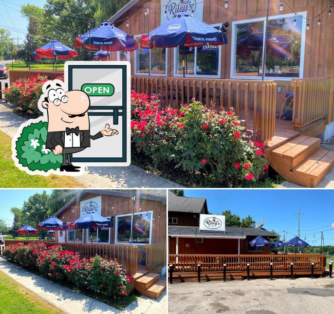 Riley's Bar & Grill, North Rose - Restaurant menu, prices and reviews