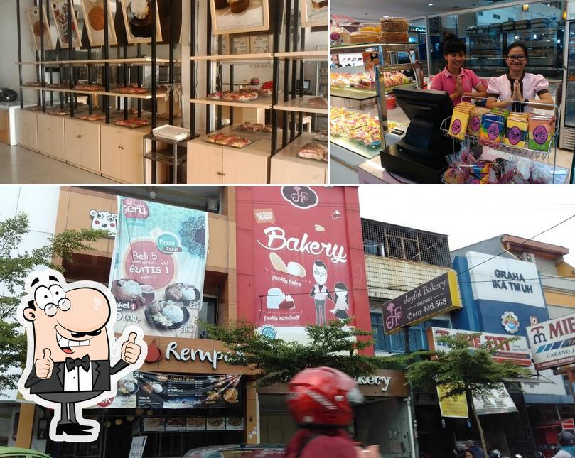 Joyful Bakery, Makassar, Jl. Boulevard No.24 - Restaurant reviews