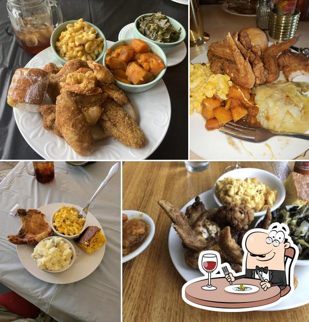 Shut Yo Mouf Soulfood in Petersburg - Restaurant reviews