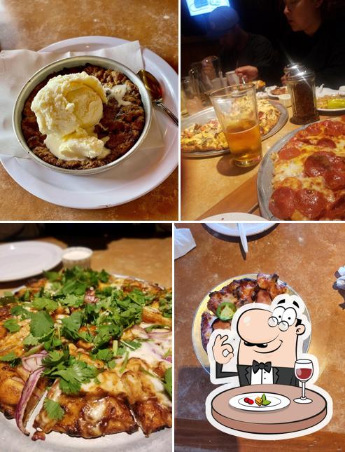 Toppers Pizza, Simi Valley - Restaurant menu, prices and reviews