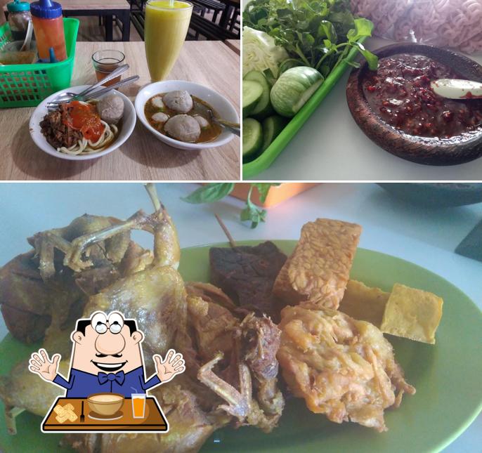 Ayam Bakar & Goreng Simpang Siliwangi, Simpang Baleendah restaurant ...
