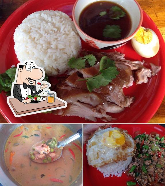 ข้าวขาหมูโรงน้ำแข็งเรวดี restaurant, Nonthaburi