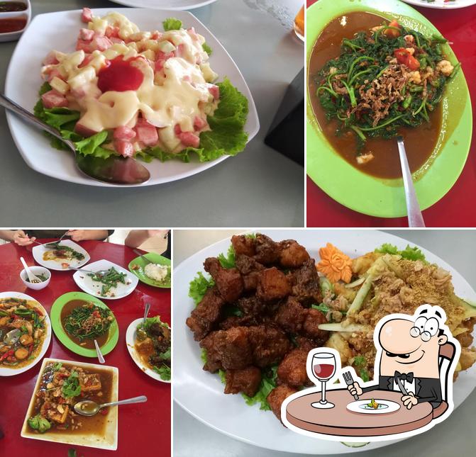 ASEAN LEAF CHINESE FOOD CORNER at BUDI DHARMA FOOD COURT, Tebing Tinggi ...