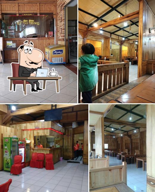 Ayam Goreng Pak Maning restaurant, Malang, Jl. Raya Mondoroko No.1 ...