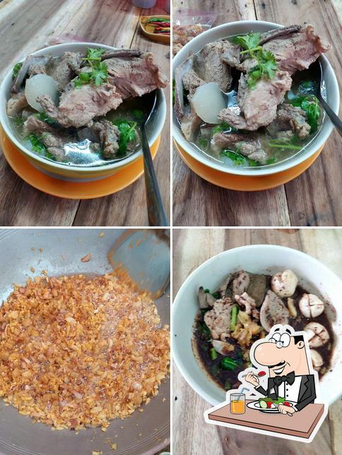 เตี๋ยวเรือหญิงจันทร์ชุมแพ restaurant, Chum Phae