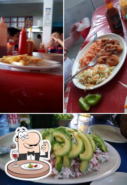 Mariscos Playa Azul restaurant, San Luis Potosi, C. Julián de los Reyes ...